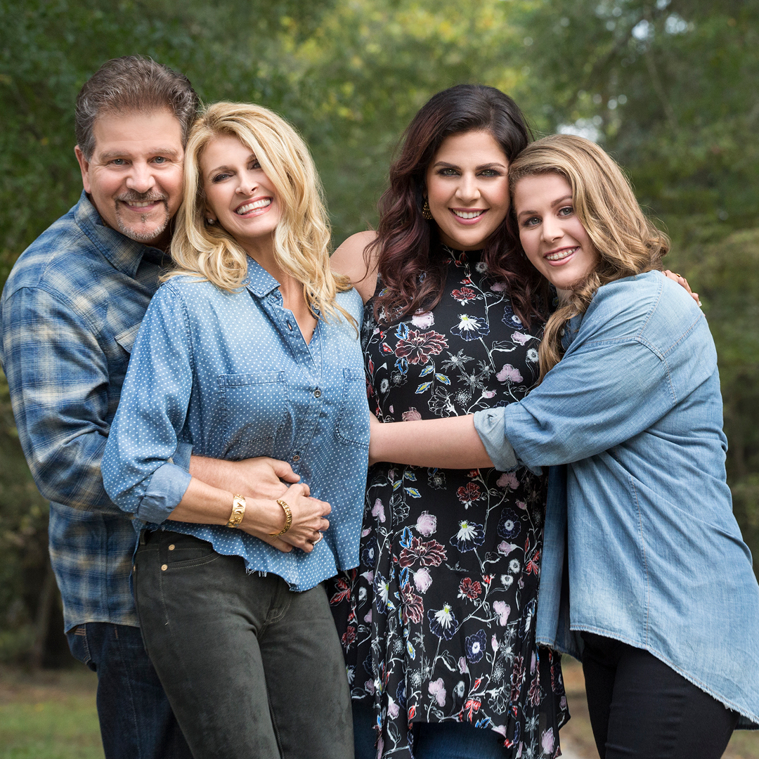 Musician Spotlight: Linda Davis and the Scott Family - Country Music ...